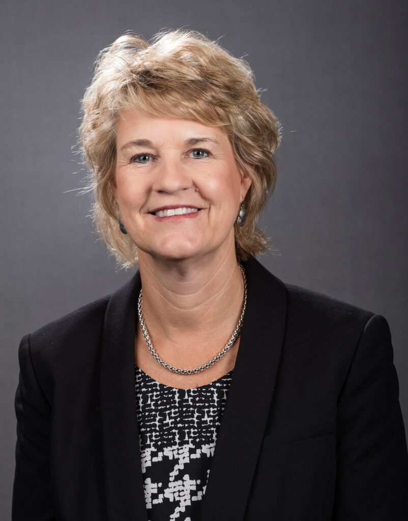 Lisa Bluder Speaking Engagements, Schedule, & Fee | WSB